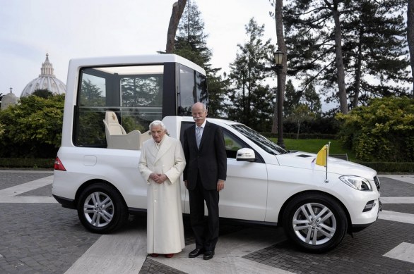 Pope’s car is the new coach of Benedict the XVI